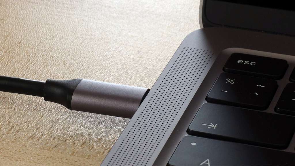 Best Ways To Charge Your MacBook In 2023 - Macally Blog