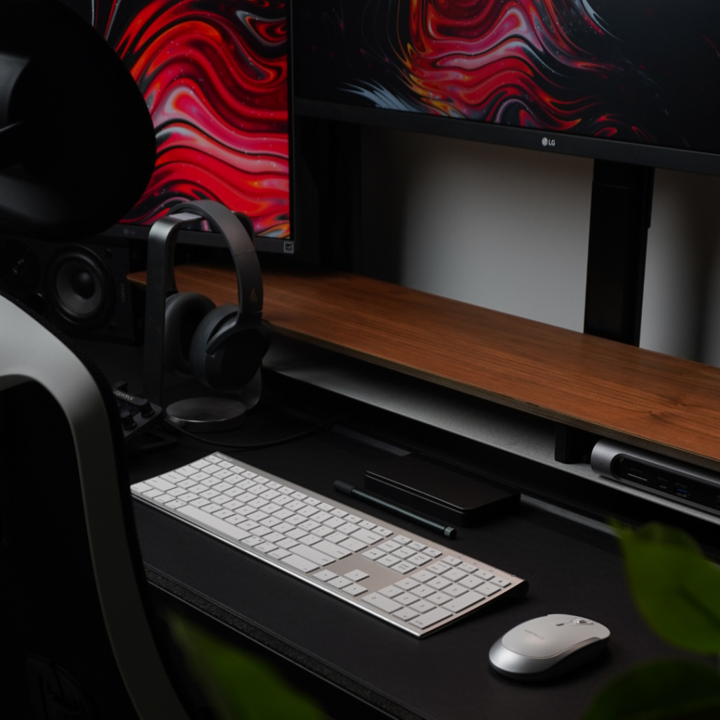 Ergonomic Laptop & Monitor WFH Setup - Macally Blog