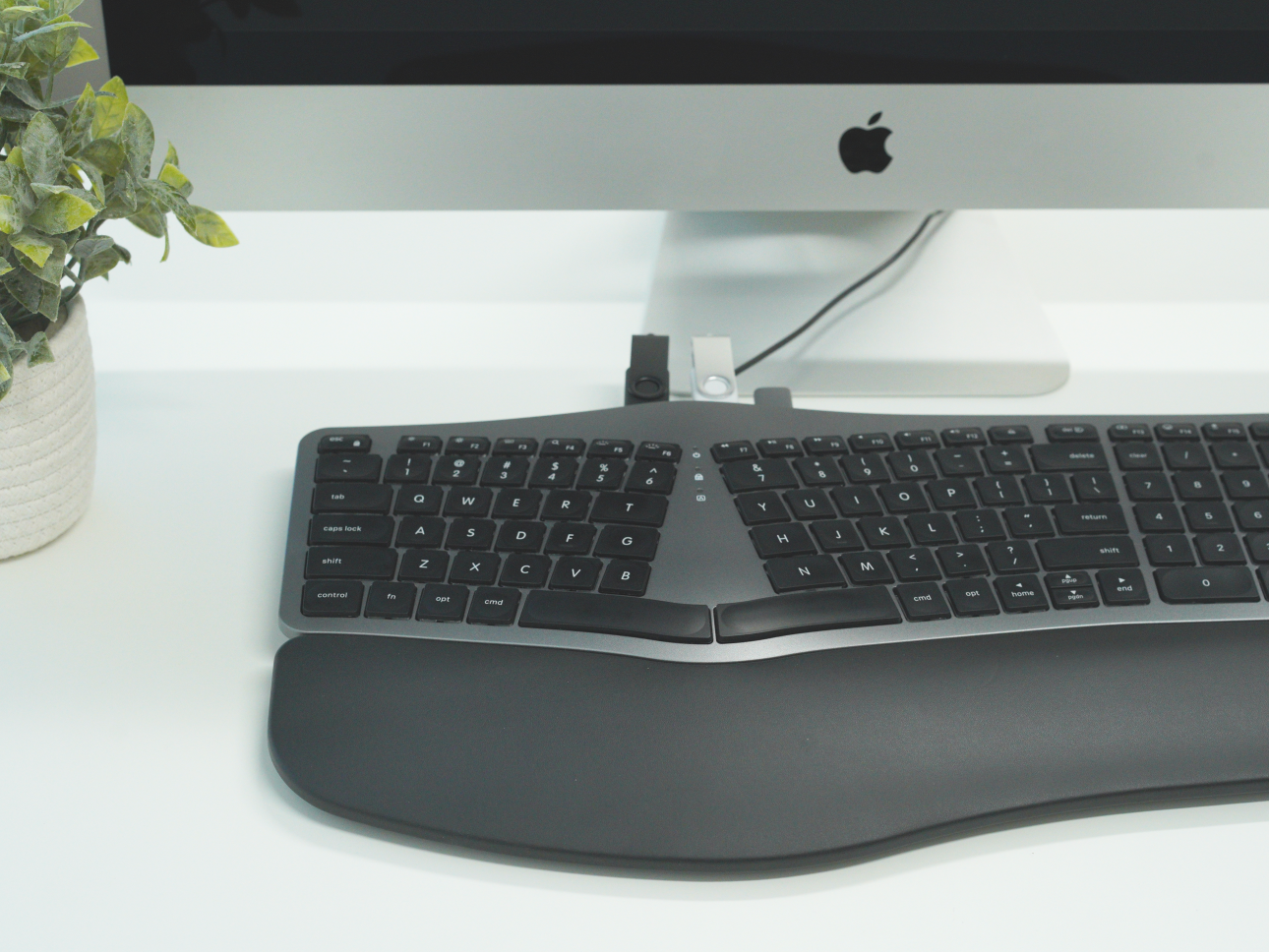 Top 2025 Ergonomic Backlit Keyboard for Mac – Macally with USB Hub ...